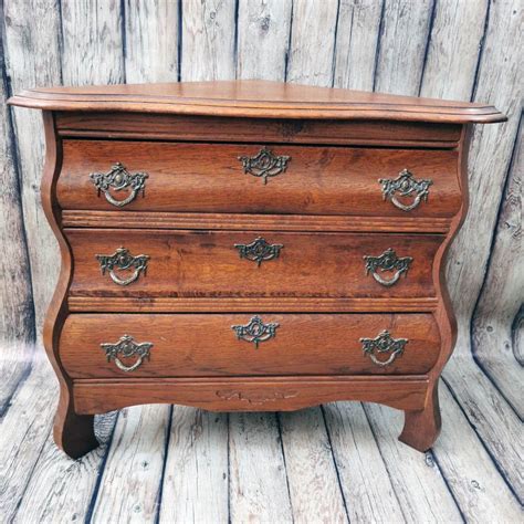 Шкафове скринове витрини Старинни и Антични мебели ФЛАНДРИЯ Пловдив