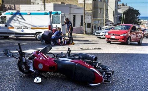 Motociclista Perseguido Por Perros Fue Atropellado Y Sufrió Una Triple