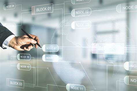 추상프로그래밍 언어 홀로그램과 흐릿한 사무실 배경 인공 지능 및 신경망 개념에 대한 세계지도로 작업하는 펜으로 개발자의 손에 다중 노출 Html에 대한 스톡 사진 및 기타