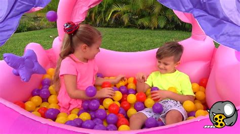 دیانا و روما استخر توپ فیلو