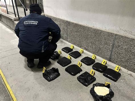 Удар Митничари откриха кокаин за около 4 000 000 лева в камион на ГКПП Ферибот Оряхово снимки