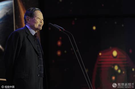杨振宁人物简介200字 杨振宁简介200字 随意云