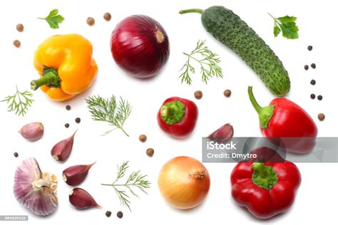 얇게 썬된 오이 마늘 달콤한 피망 파 슬 리 흰색 배경에 고립의 혼합 상위 뷰 0명에 대한 스톡 사진 및 기타 이미지 0명 날것 녹색 Istock