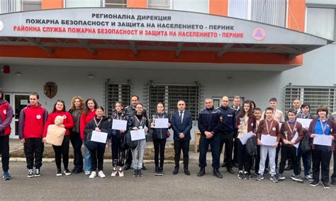 Полезно образование Ученици от Перник показаха знания за защита от бедствия и пожари