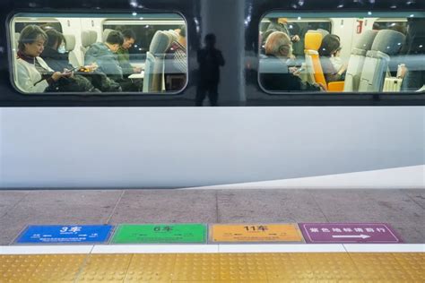 揭秘高铁列车进站为何总能对准车厢号 人民日报
