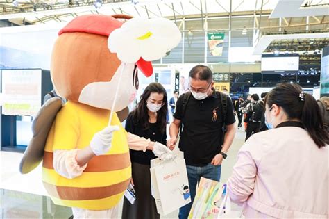 奥克斯空调亮相awe2023：科技赋能未来 开启冷量翻倍轻风感时代 品牌之家