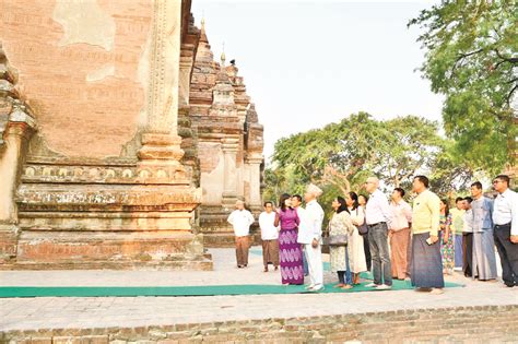 နီပေါဝန်ကြီးချုပ်ဟောင်း Mr Madhav Kumar Nepal နှင့် အဖွဲ့ ပုဂံရှေးဟောင်းယဉ်ကျေးမှုနယ်မြေရှိ