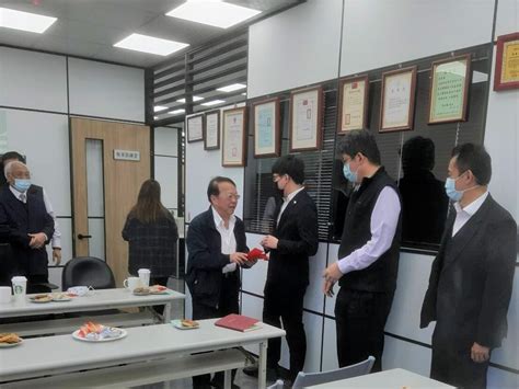 111年度侯西峰創辦人及侯淳淯董事春節慰問 天鷹保全股份有限公司