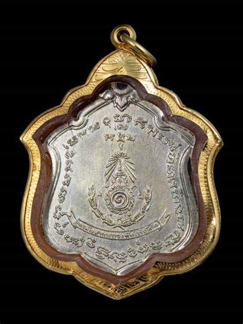 เหรียญแม่ทัพหลวงพ่อแดงวัดเขาบันไดอิฐ เนื้อทองแดงกะไหล่เงิน สภาพสวยพร้อมเลี่ยมทอง Wutdychonburi