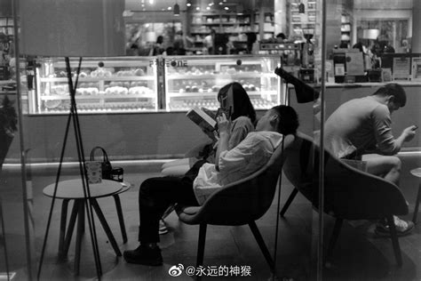 胶片不能停，继续黑白胶片fomapan200盘片自冲翻拍新浪新闻
