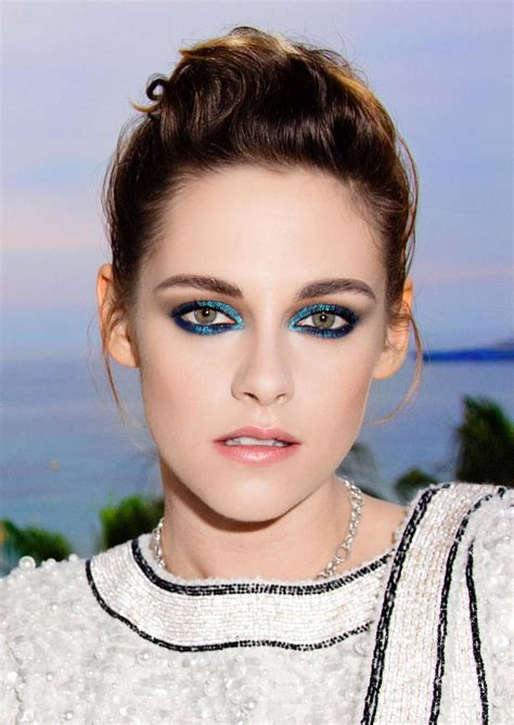 Kristen Stewart Light And Dark Blue Eyeshadow Makeup Look Makeup Blue