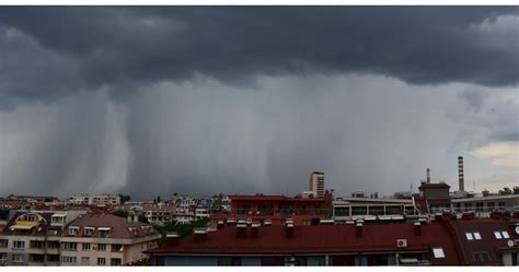 10 сигнала след бурята в София аварийни екипи са на място