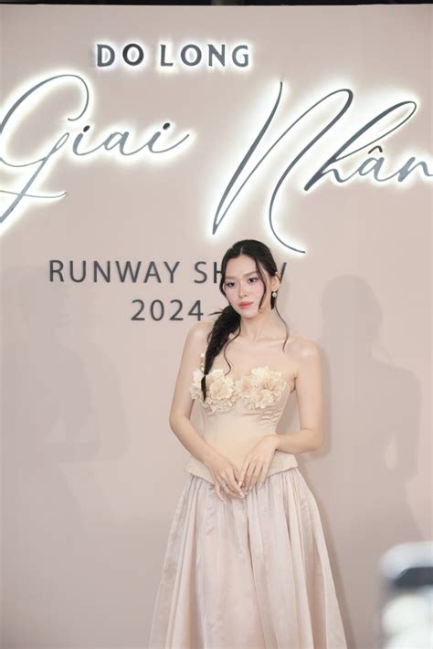 Tr N Th Nh Hari Won L N Ng I U Ng C Trinh Khoe Da Tr Ng Ph T S Ng D Show Di N Ntk