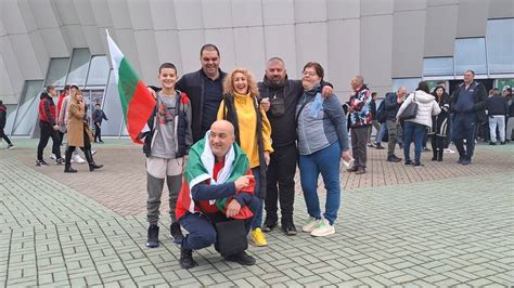 Настроение и песни пред зала Арена Ботевград