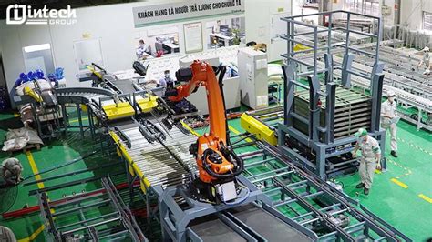 Bốc Xếp Hàng Hóa Lên Pallet Không Còn Khó Khăn Với Robot Palletizing