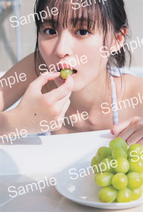 画像9 49 乃木坂46遠藤さくら、赤水着＆ポニーテール姿でアンニュイな表情 1st写真集先行カット第13弾解禁＜可憐＞ モデルプレス