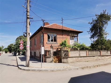 Продавам къща Двуетажна къща 200 кв м РЗП 830 кв м двор Къщи Вили Милево Продаваме къ