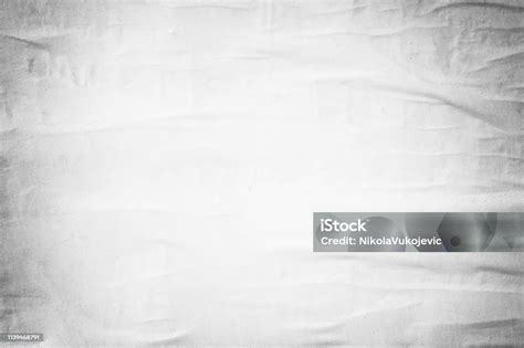 빈 흰색 오래 찢 어 찢어진 비네팅 종이 구겨진 된 포스터 그런 지 텍스처 배경 화면 배경 표면 플 라 카드 0명에 대한 스톡