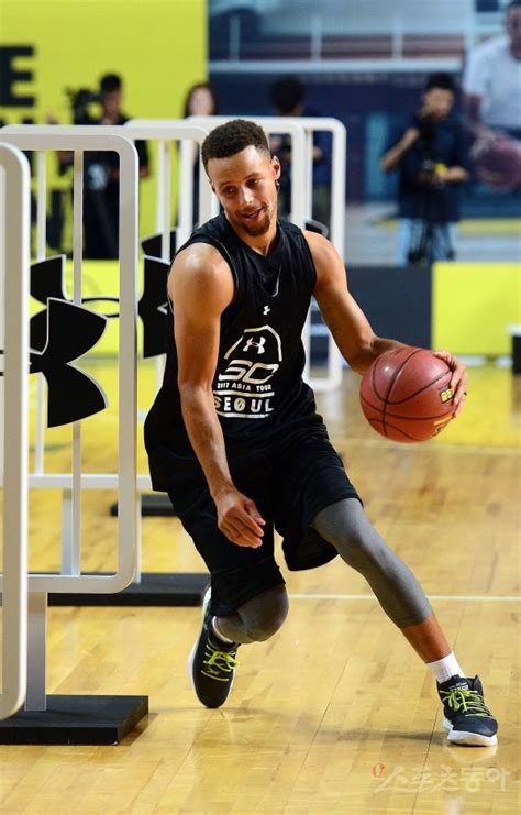 [포토] 스테판 커리 폭풍 드리블