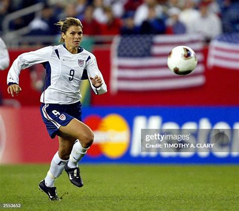 Mia Hamm Soccer Photos And Premium High Res Pictures Getty Images