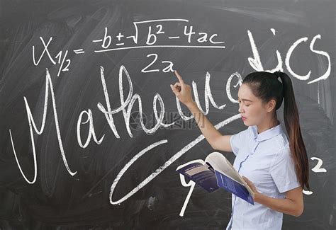 讲解课题的老师图片素材 正版创意图片500627602 摄图网