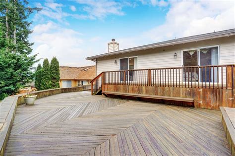 Reasons To Consider Installing A New Deck This Year