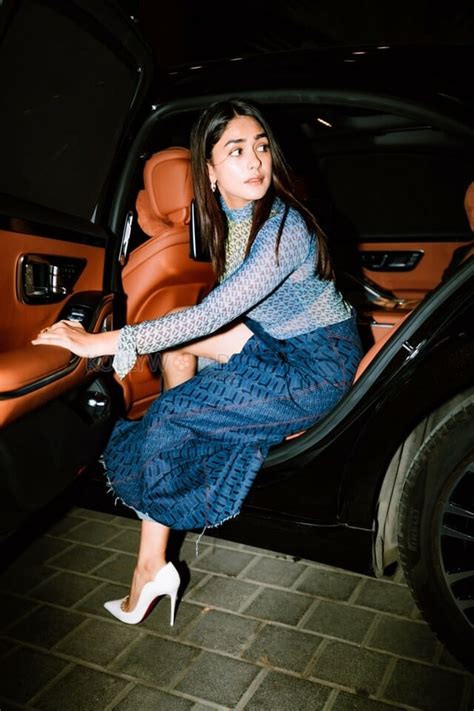 Aankh Micholi Actress Mrunal Thakur Sexy Photoshoot Pictures 29 237702