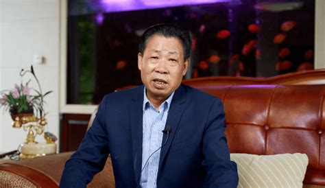 乡 贤彩 天台人白手起家40年 从泥水工到建筑公司老总 褚天浩