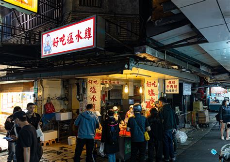 好吃塩水雞｜台北文山景美夜市美食食記｜超多人排隊的人氣鹹水雞，醬汁夠味鹹香四溢，雞腿肉質不錯，雞胗更是好吃必點 卡爾茗 Clm 美食旅遊
