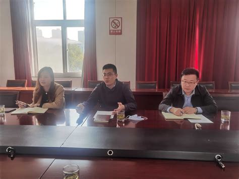 市教育局副局长王华刚市体育局副局长堵文波一行来我校调研