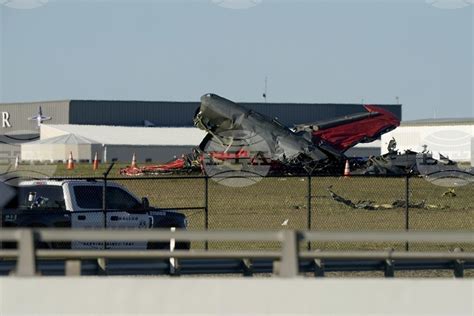 Шестима души загинаха при сблъсък на два исторически военни самолета по време на авиошоу в САЩ