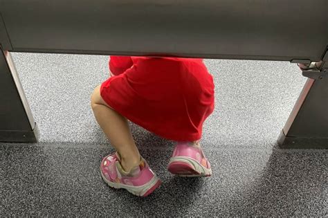 為何好市多的廁所門縫特別大她不解小孩可以直接爬出去內行人曝2大關鍵原因 風傳媒 LINE TODAY
