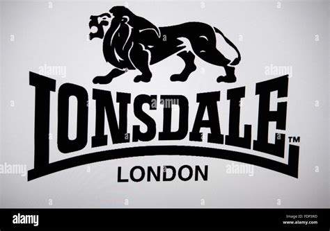 Lonsdale logo hi-res stock photography and images - Alamy