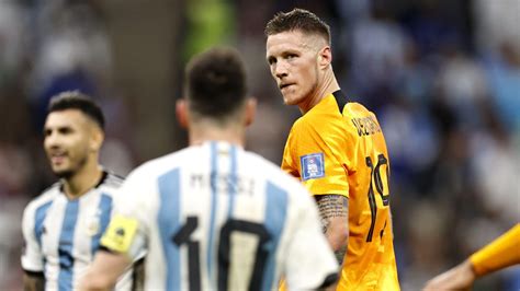 Weghorst Responds To Angry Messi Spat After Being Called Stupid By