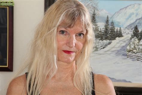 blonde cougar lisa cognee plays with her older twat porn pictures xxx