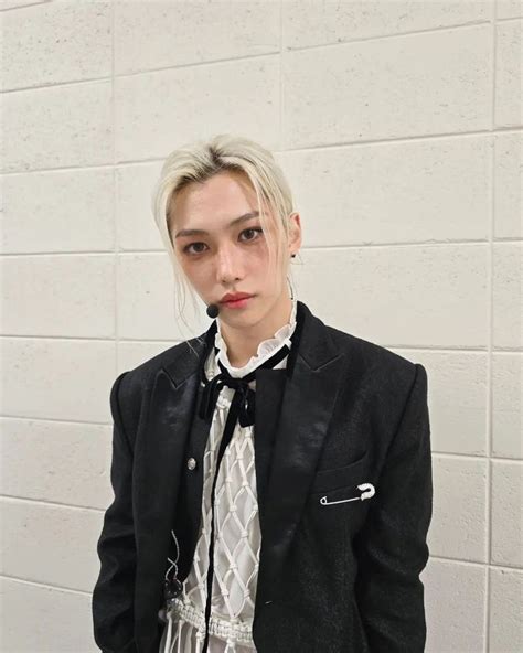 ♡marie🐺♡ On Instagram Felix 🐥 On Bubble 💭 [240618] 7 55pm Kst 💌 🐥 Hi 🐥 Y N 🐥 Our Y N What