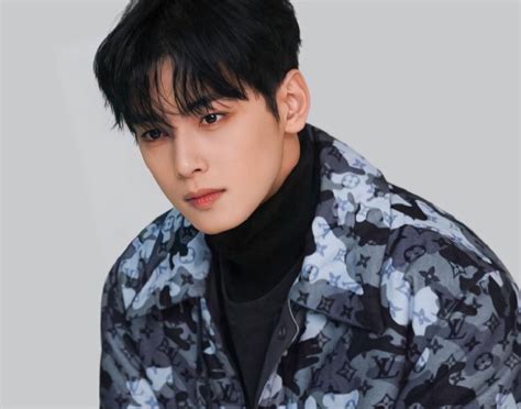 Pesona Lee Dong Hwi Adik Cha Eun Woo Gantengnya Misterius