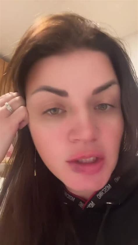 Украинские беженцы напали на девушку в Европе и избили её а все потому что её мнение не