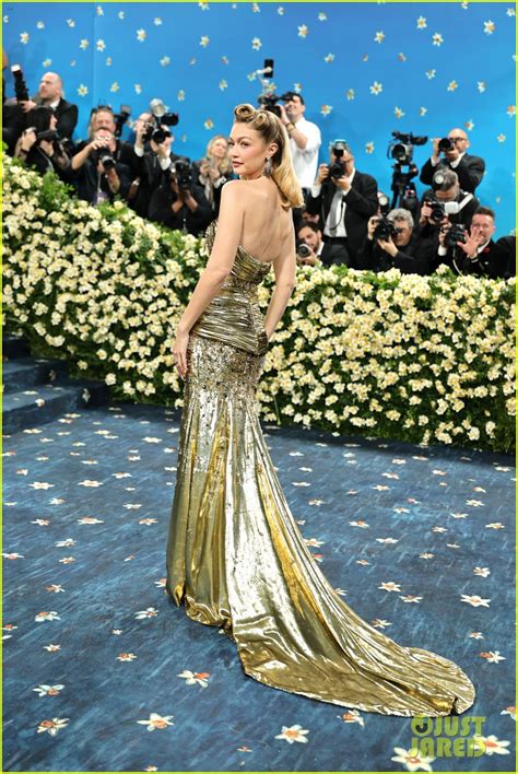 Gigi Hadid Is Golden Goddess At Met Gala 2025 Photo 5153163 Photos