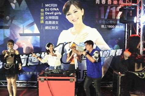 李雨庭首推18歲公投 「民主前進挺18、找回漏掉的青春」音樂祭嗨翻天