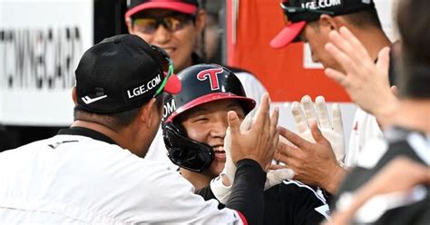 사진 문보경에이스 쿠에바스 상대로 홈런 쳤어요 조선비즈