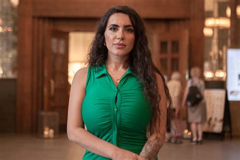 Syrjintä Iranissa Kurdien Silmin Rojinin Vieraana Kirjailija Soran