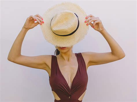 Головні убори на літо 2025 що носити в цьому сезоні Eva Blog