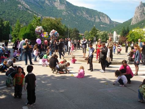 Областният управител Малина Николова поздравява врачани за празника на града