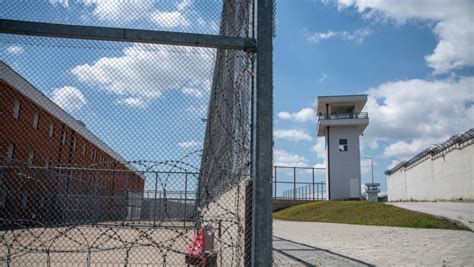 Почело суђење Драгиши Миленковићу у Приштини Оптужен да је малтретирао албанске затворенике