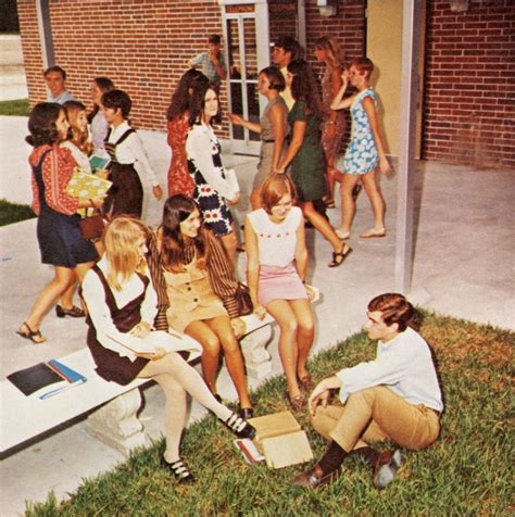 40 Old Photos Show What School Looked Like In The 1970s High School