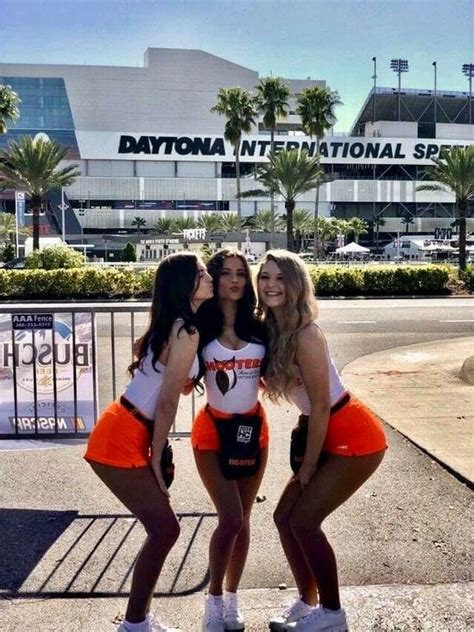 Hooters Waitresses