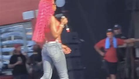 Sexyy Red Walked Off Stage During Her Summer Smash Performance After