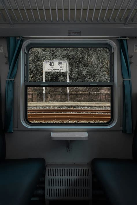 파란색과 회색 자동차 문 사진 Unsplash의 무료 충칭 이미지