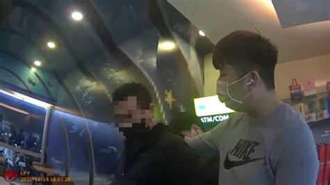 【影】一人隨身贓款抵銀行一個早上營業額！新莊警逮2車手 竟當場起出1618萬現金 Yahoo奇摩汽車機車